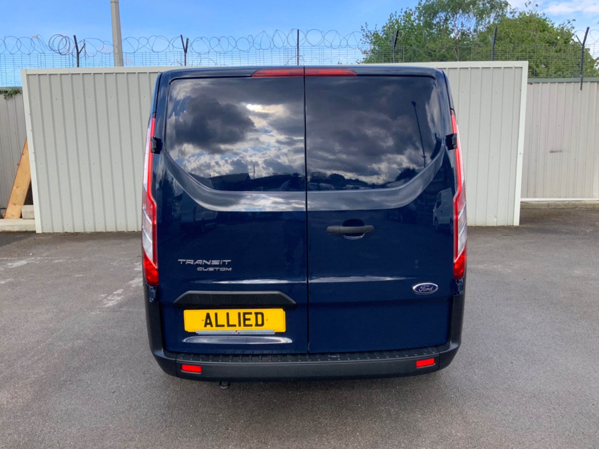 Used Ford Transit Custom 300 L1h1 Swb 2 0 105 Bhp Leader Ecoblue Blue